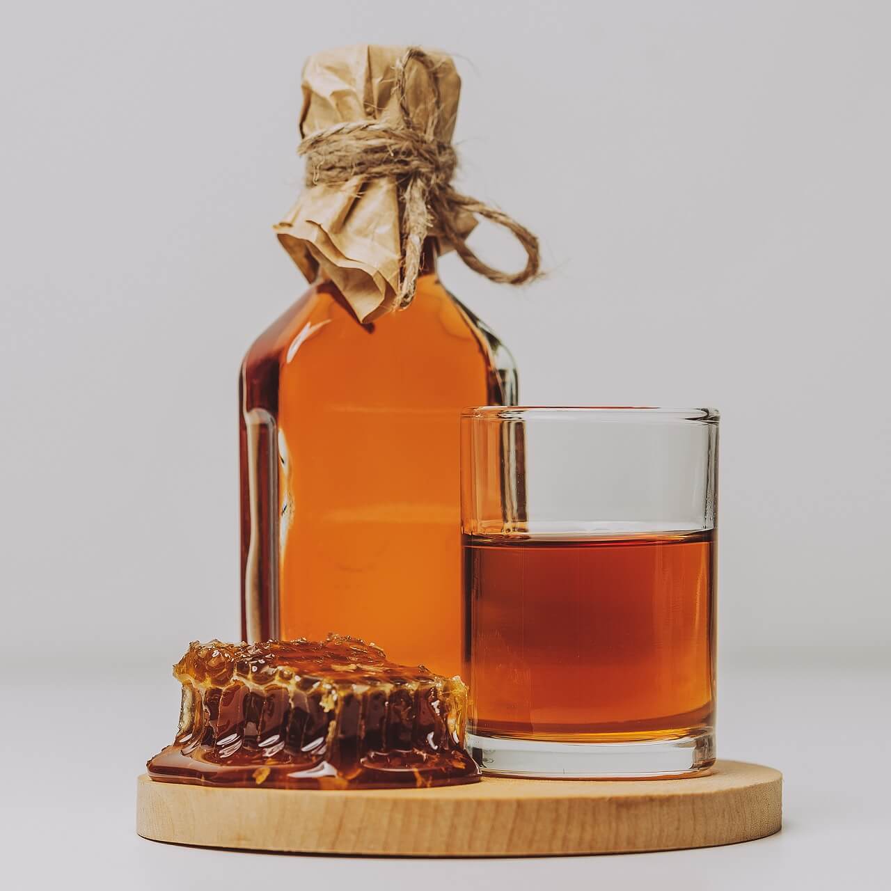 Miód pitny. Jak wykorzystywać go w koktajlach? - Kuchnia dla dorosłych