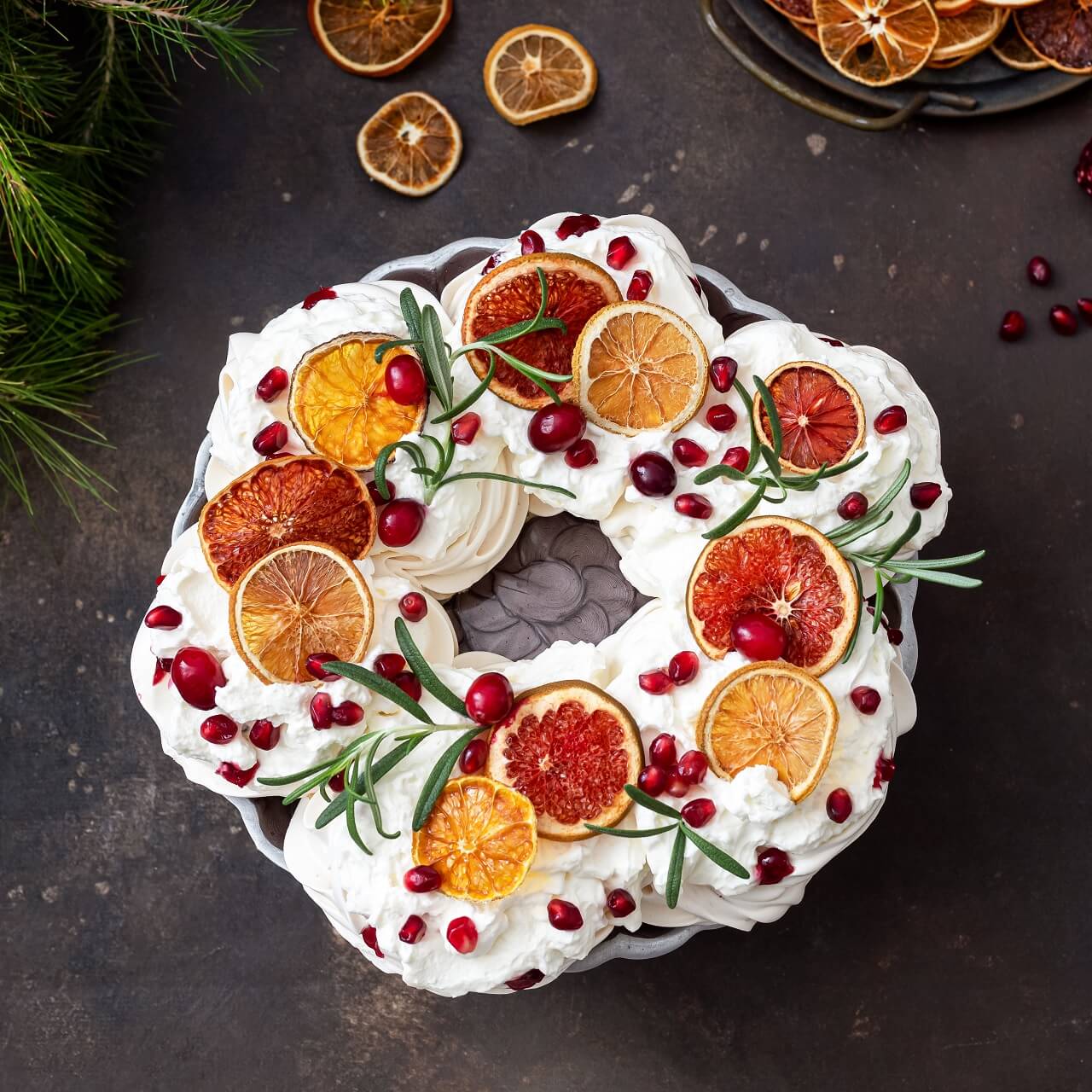 Wieniec bezowy z kremem ajerkoniakowym - Kuchnia dla dorosłych